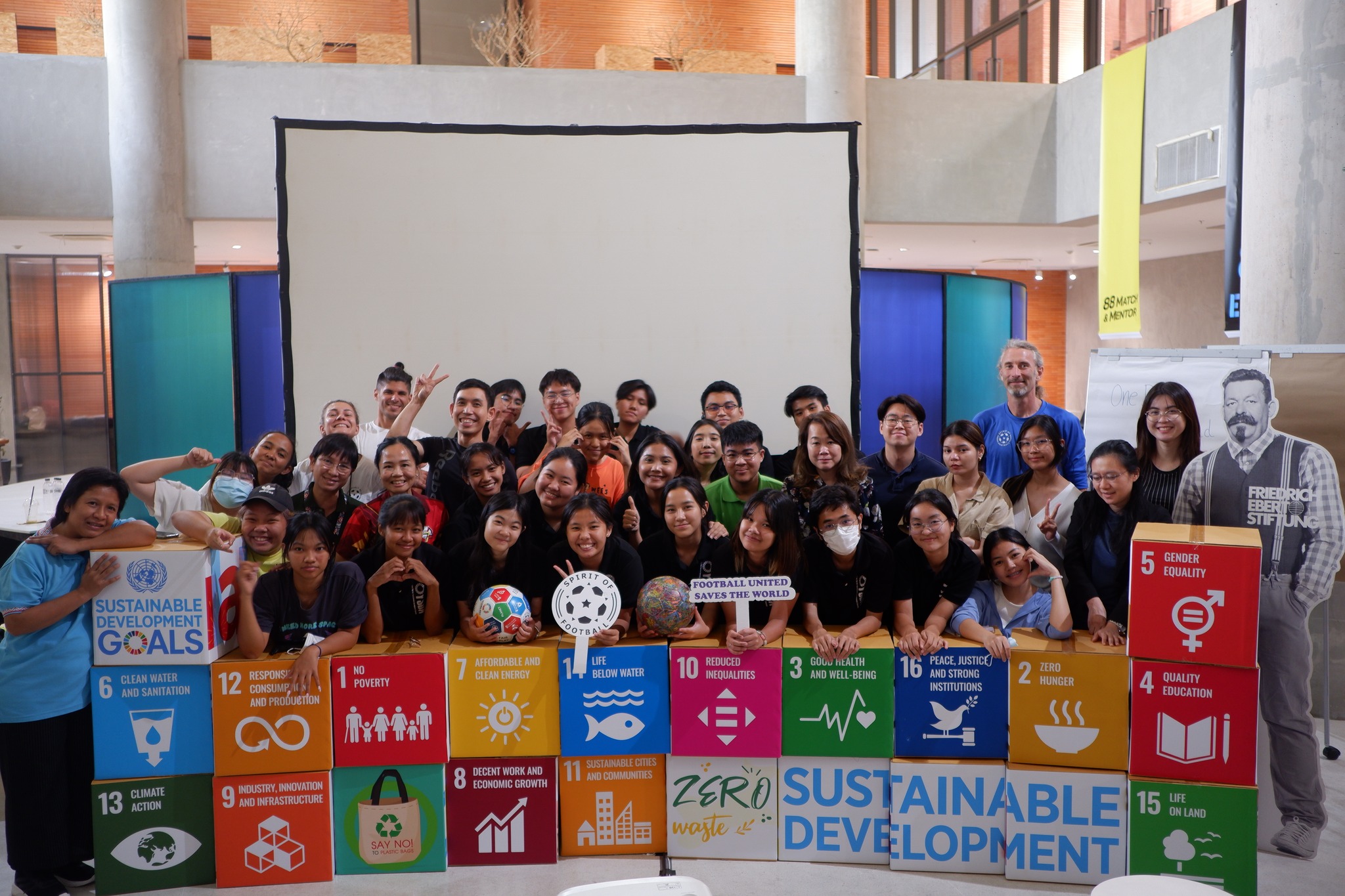 SDG Move ร่วมกับวิทยาลัยป๋วยฯ องค์กร The Spirit of Football และ FES จัด ...